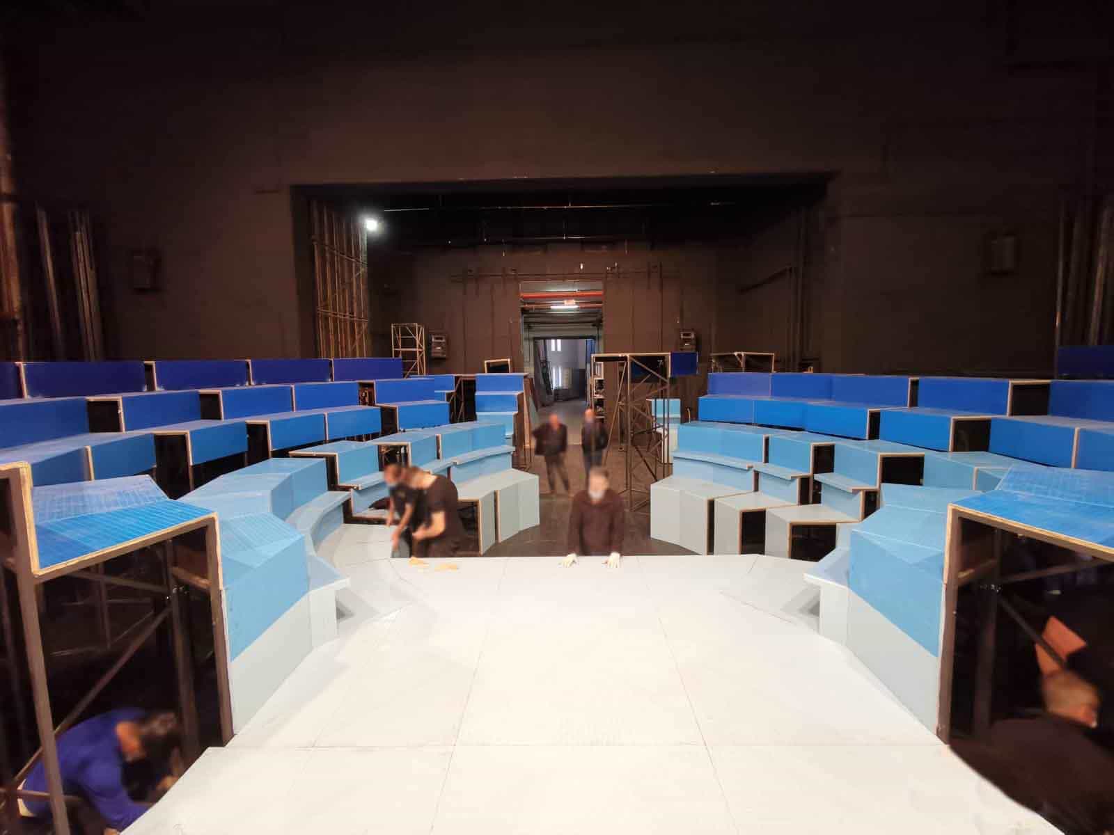 Bleachers for Theater, Movies, Concerts | Fixed and retractable ...